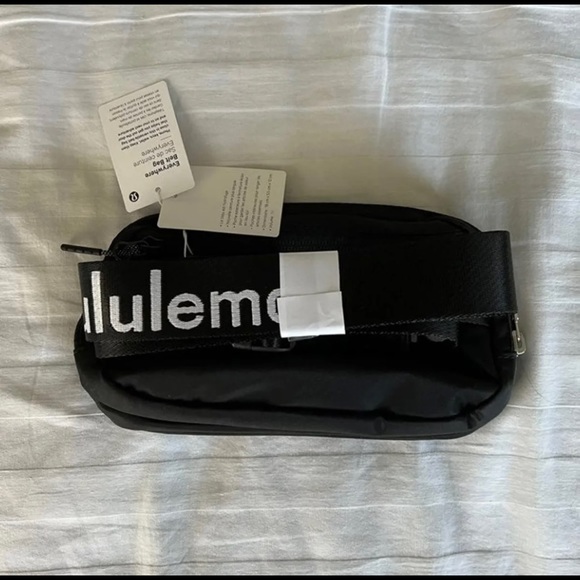 lululemon athletica | Bags | New With Tags Lululemon Everywhere Belt ...